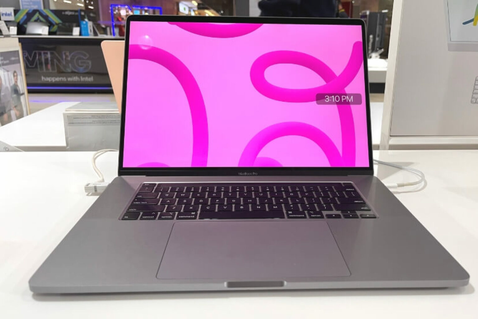9-main-pros-and-cons-of-macbook-pro-in-2023-pcvenus